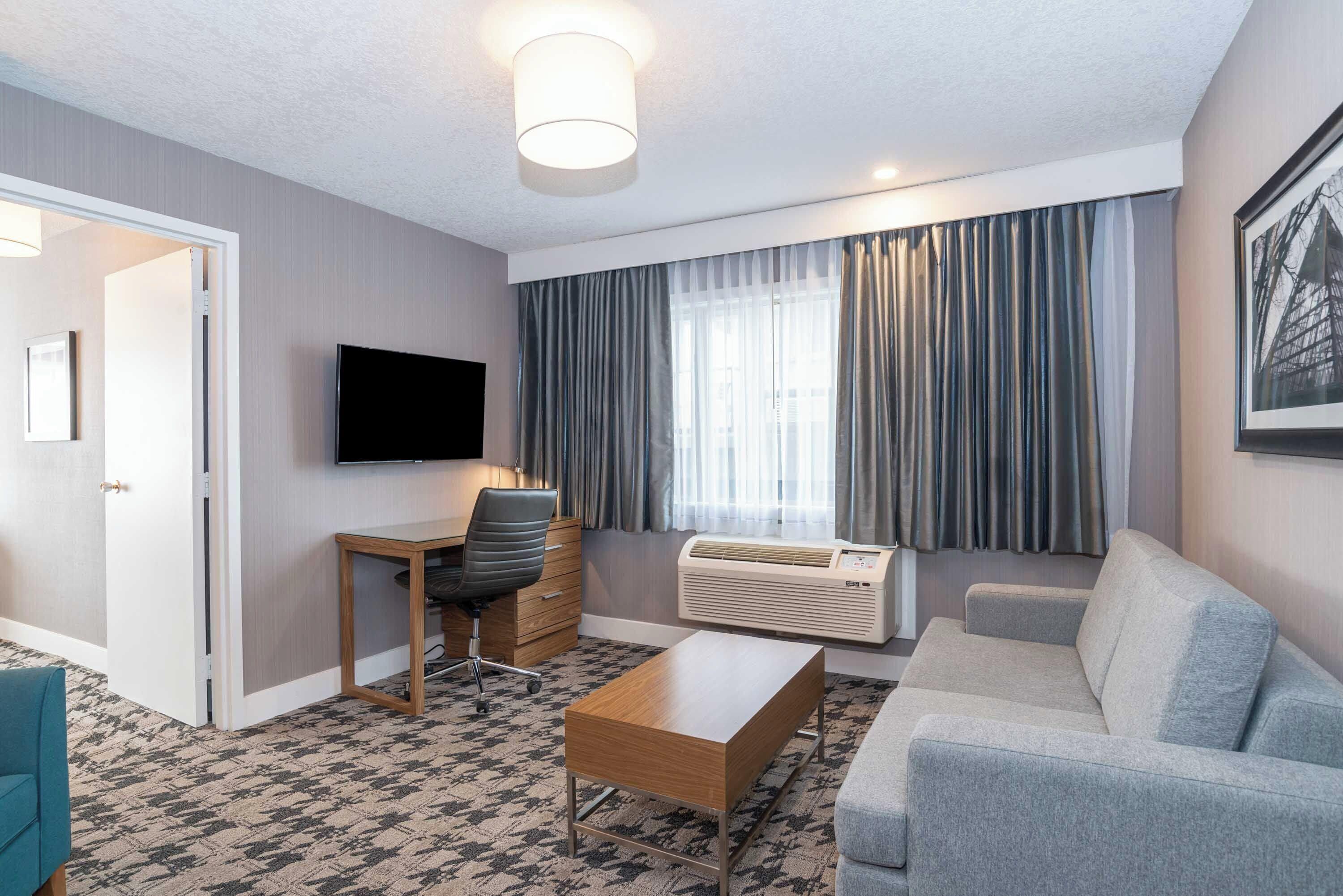 SANDMAN HOTEL EDMONTON WEST | ⋆⋆⋆ | CANADA | SEASON DEALS FROM $85